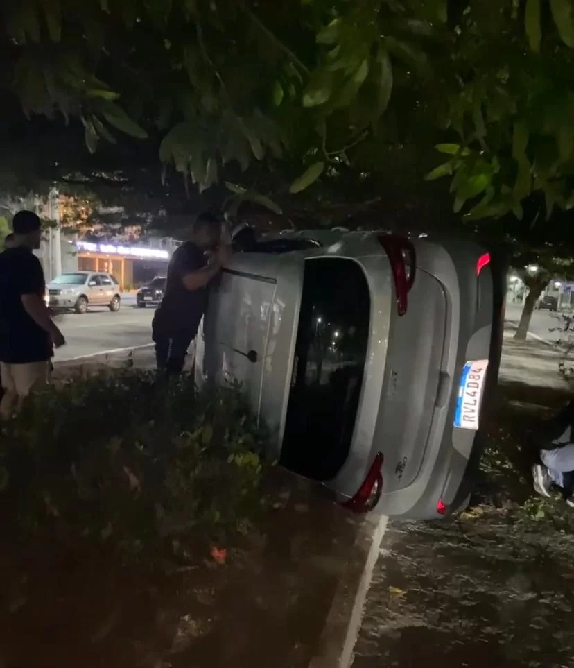 Duas pessoas ficam feridas em acidente na Passagem, em Cabo Frio - CIC7 Notícias