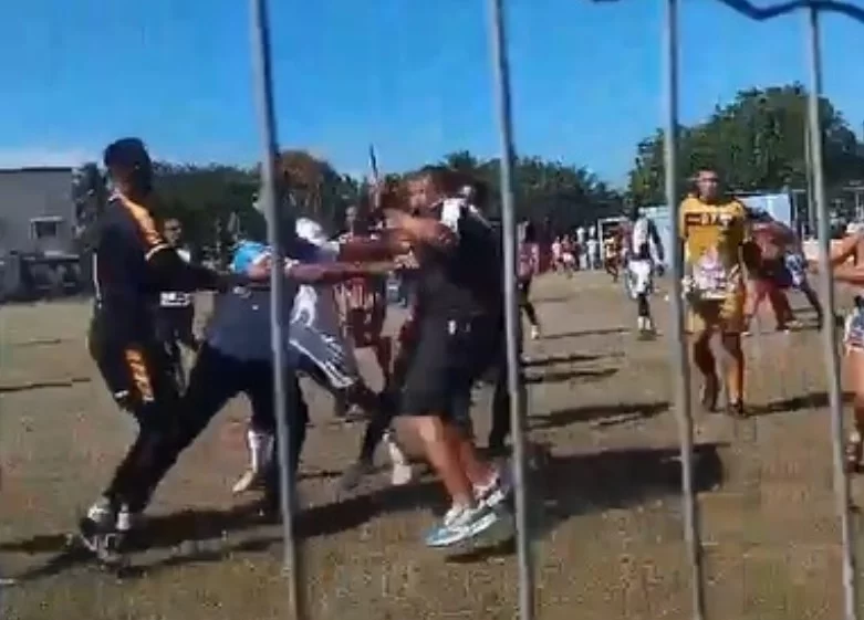 Goleiro Bruno, ex Flamengo, se envolve em briga generalizada em ...