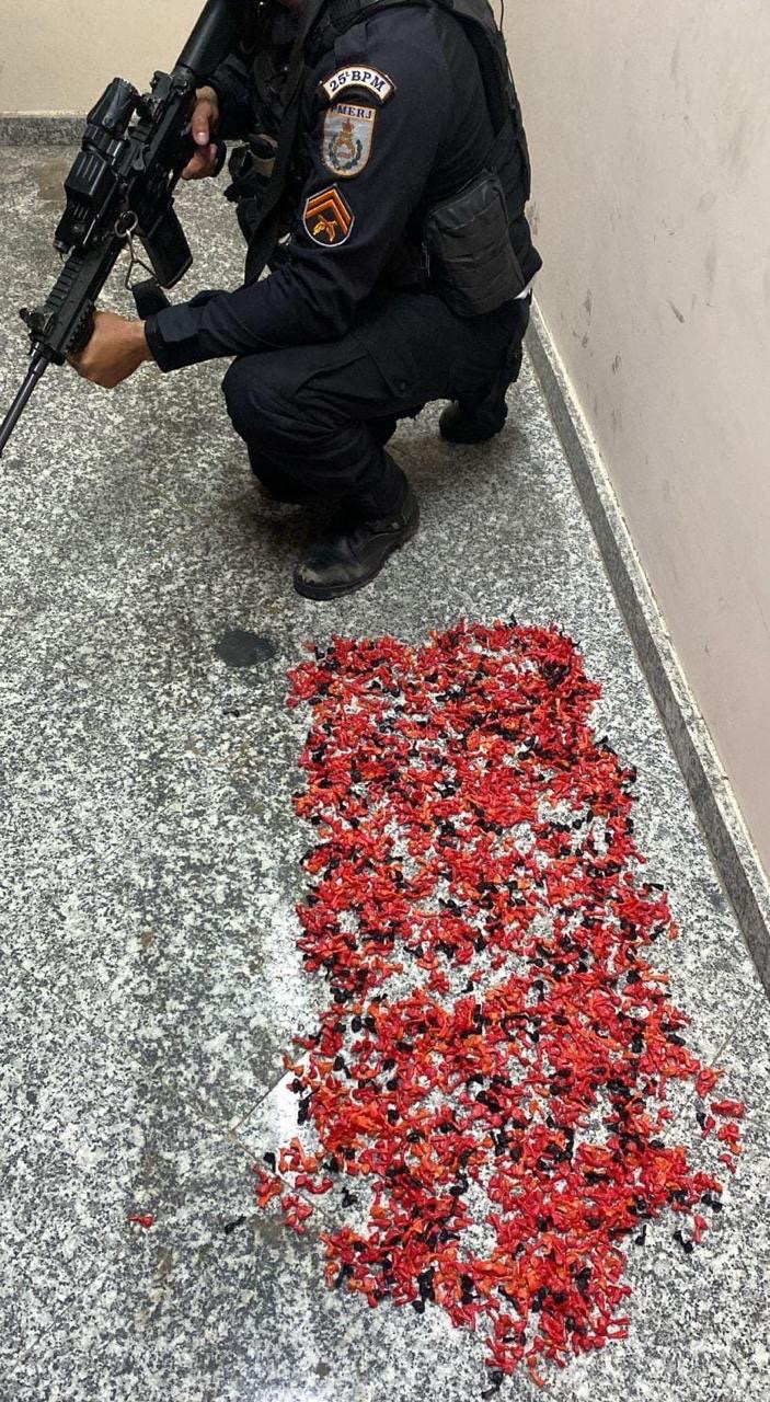 Polícia faz mega apreensão de crack no Morubá, em Cabo Frio, mais de ...