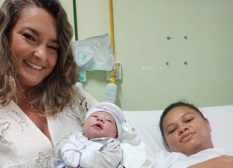 Secretária de Saúde visita primeiro bebê cabo-friense de 2025 - CIC7 ...