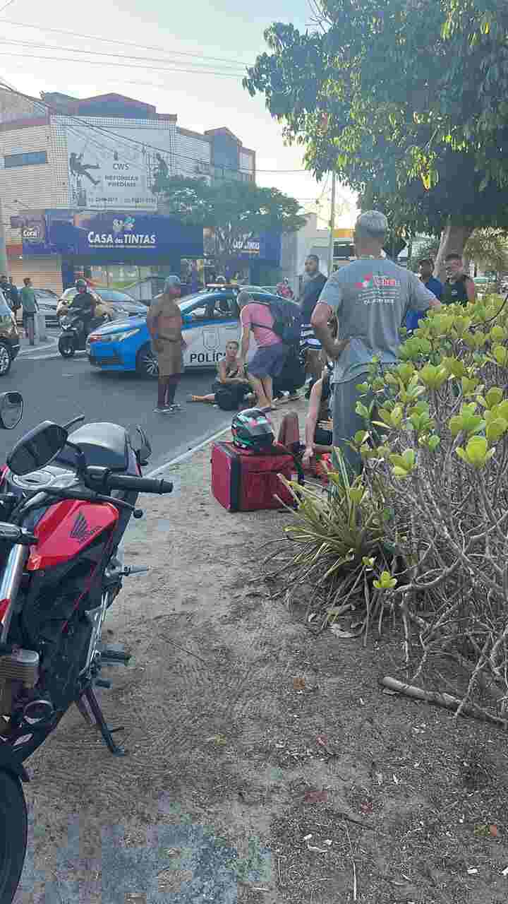 Duas Crianças E Um Motociclista Ficam Feridos Em Acidente Na Avenida